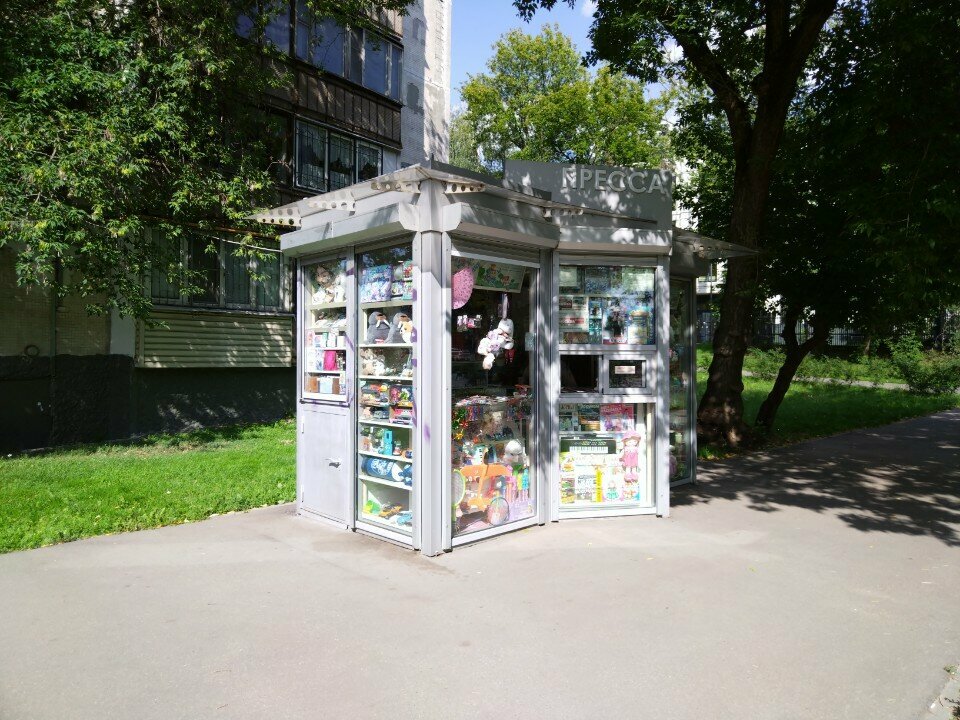 Gazete bayi Tochka prodazhi pressy, Moskova, foto