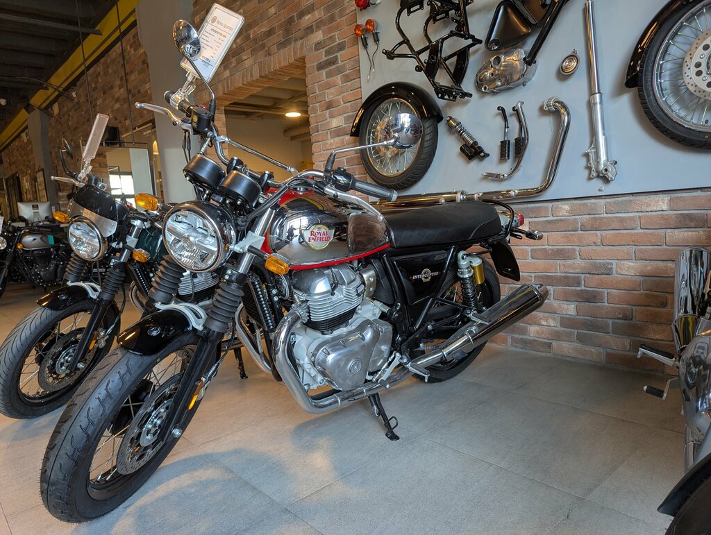 Motosiklet satışı Royal Enfield, Yekaterinburg, foto