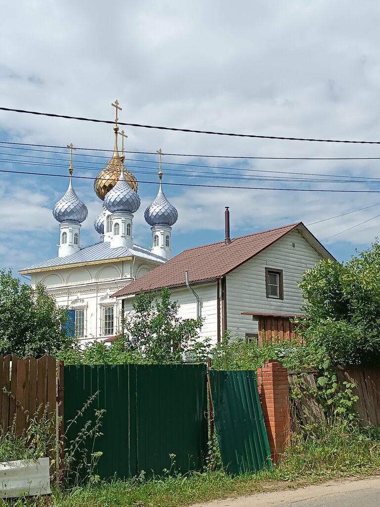 Ortodoks kiliseleri Tserkov Rozhdestva Presvyatoy Bogoroditsy V Nekrasovskom, Yaroslavskaya oblastı, foto