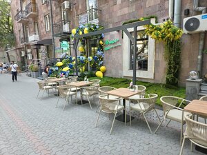 Basil (Sayat-Nova Avenue No:14, Yerevan), kafe  Erivan'dan