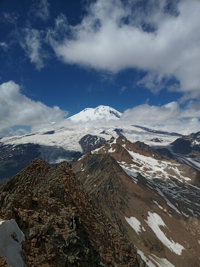Dağ zirvesi Гора Сарыколбаши-Терсак 3776 метров, Kabardino‑Balkarya, foto