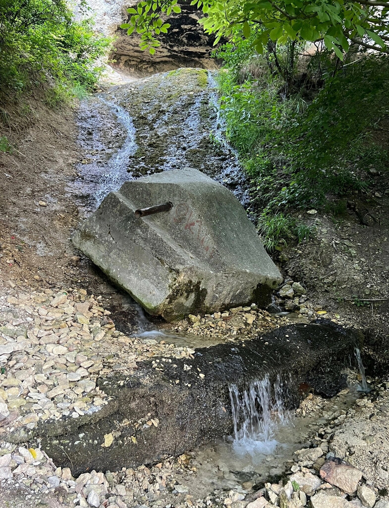 Pınar, çay Spring, stream, Simferopol (Akmescit), foto