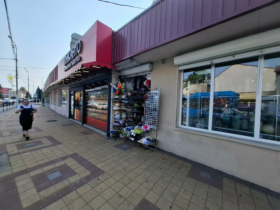 Plaj ürünleri mağazası Очки и кепки, Soçi, foto