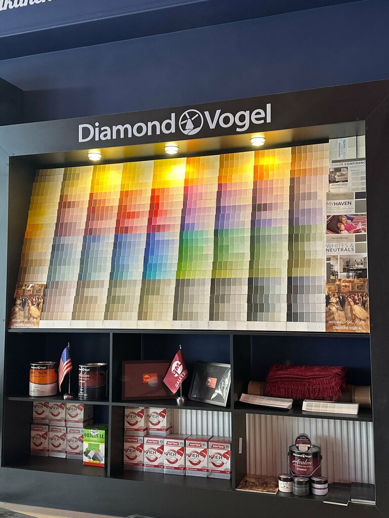 Boya ve cila malzemeleri üretim ve satış yerleri Galleria American paints, Semerkant, foto