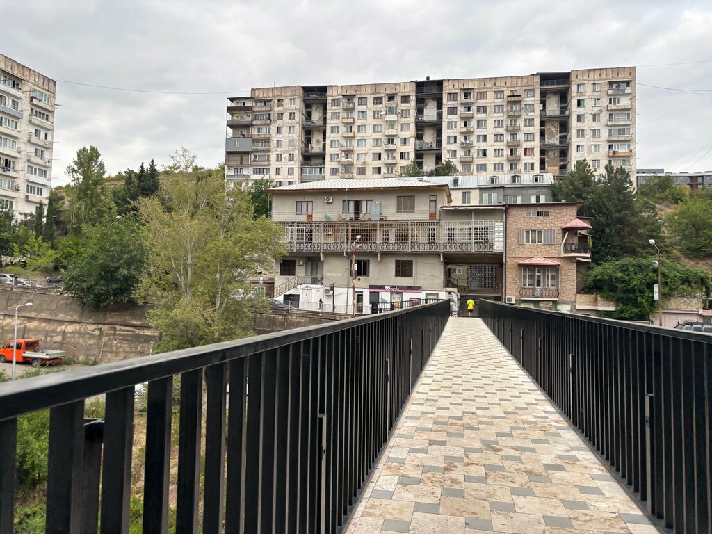 Turistik yerler Nutsubidze Skybridge, Tiflis, foto