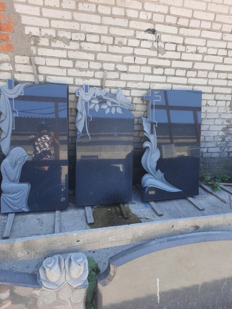 Heykel ve mezarlık taşı üreticileri Памятники и ограды, Tula, foto