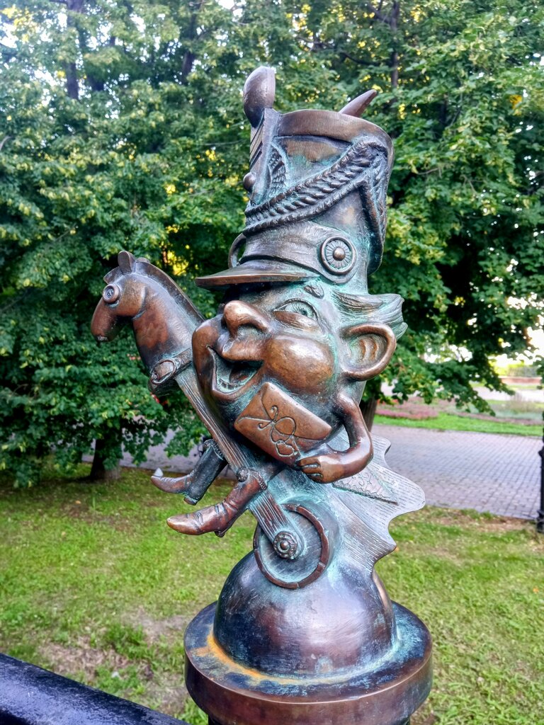 Park, sokak heykeli Колобок, Ulyanovsk, foto