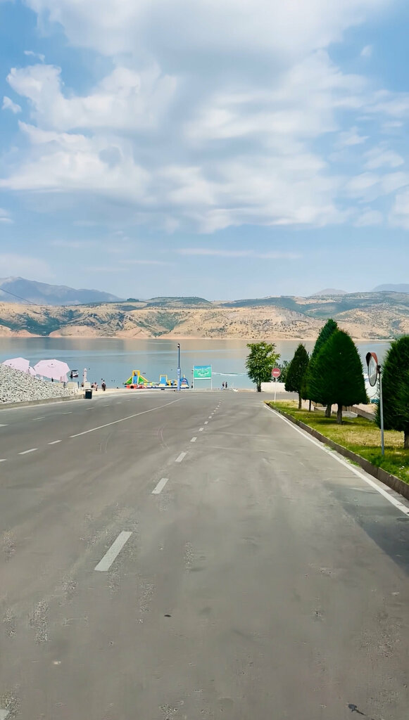 Yönetim ofisi Pyramids Resorts,Charvak, Taşkent, foto