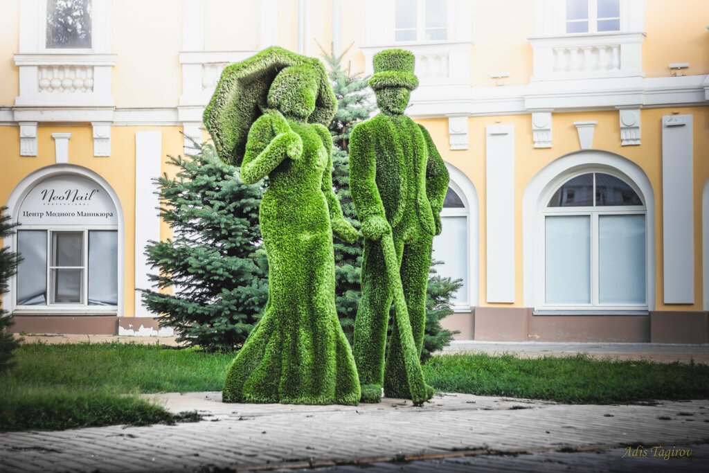 Park, sokak heykeli Скульптура Джентльмен и дама, Astrahan, foto