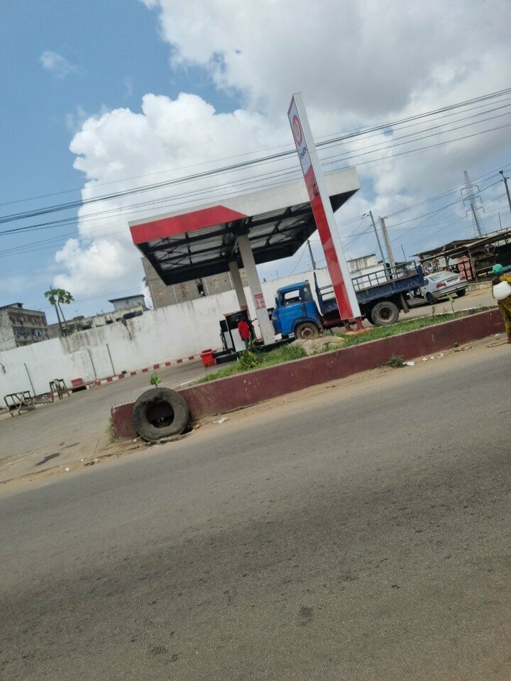 Benzin istasyonu African Petroleum Station, Abican, foto