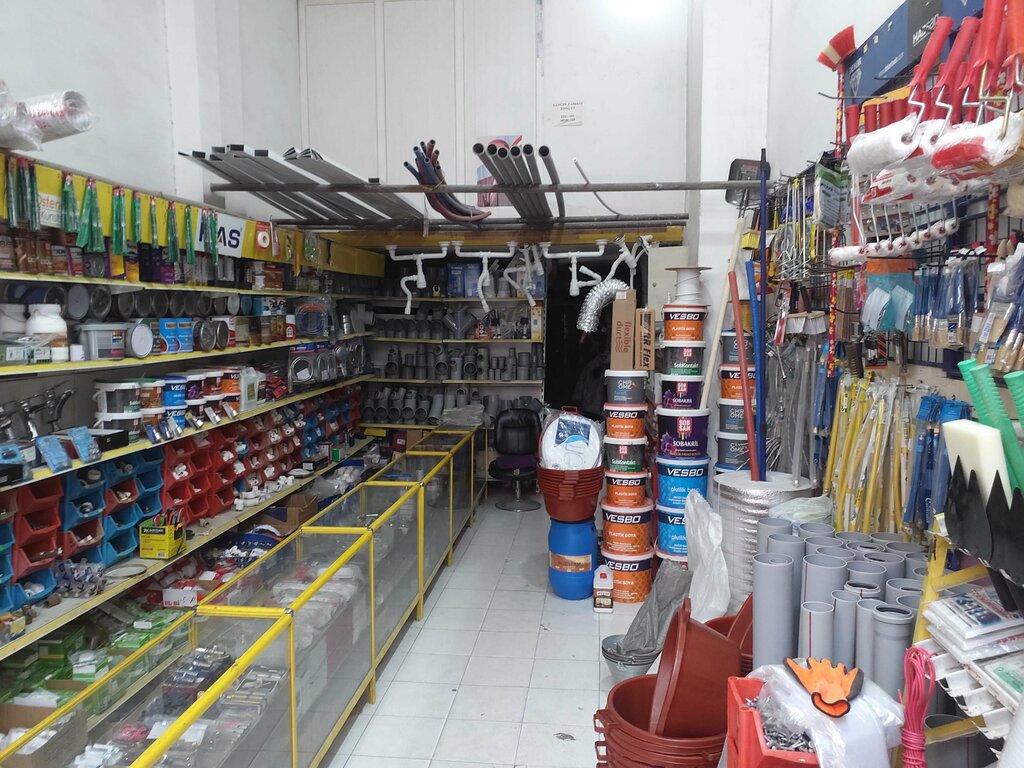 Yapı mağazası Qarishiq temir-tikinti materiallari, Bakü, foto
