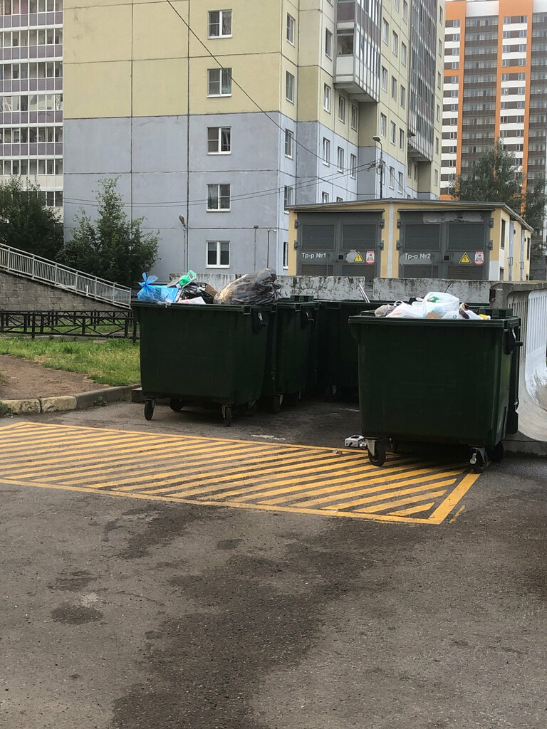 Çöp alanları Trash and garbage disposal area, Saint‑Petersburg, foto