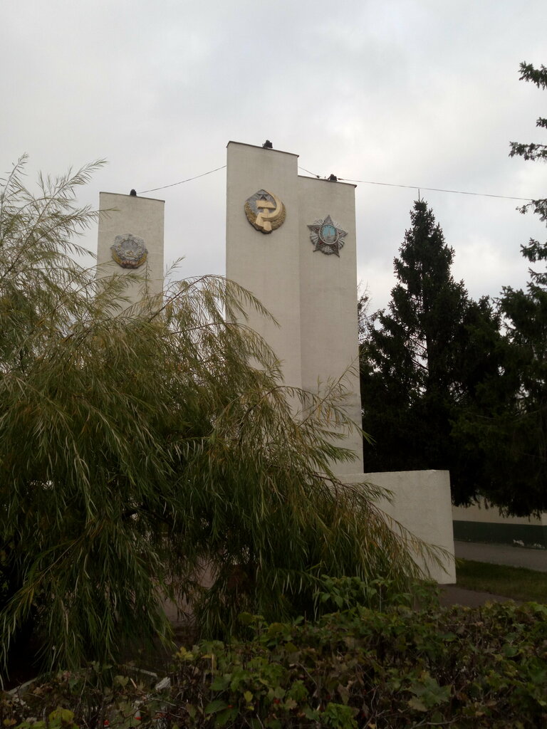 Anıt, heykel Подвиг народа бессмертен, Nijni Novgorod, foto