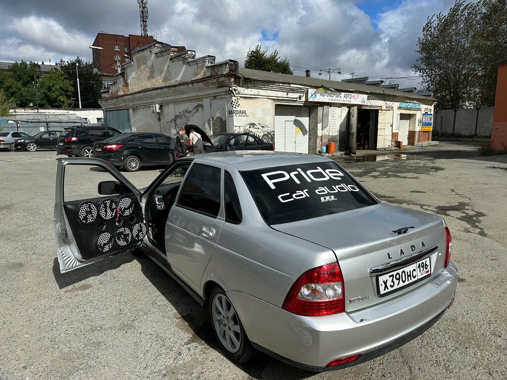 Araç camlarının renklendirilmesi Ton Onelove, Yekaterinburg, foto