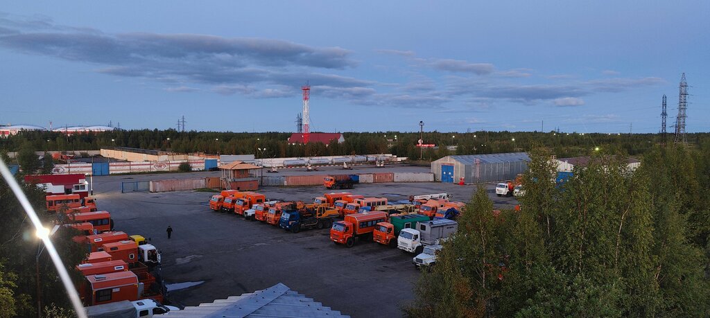 Otopark ve tamirhaneler Автоколонна № 8 Когалымского УТТ, Hantı‑Mansi Özerk Okrugu, foto