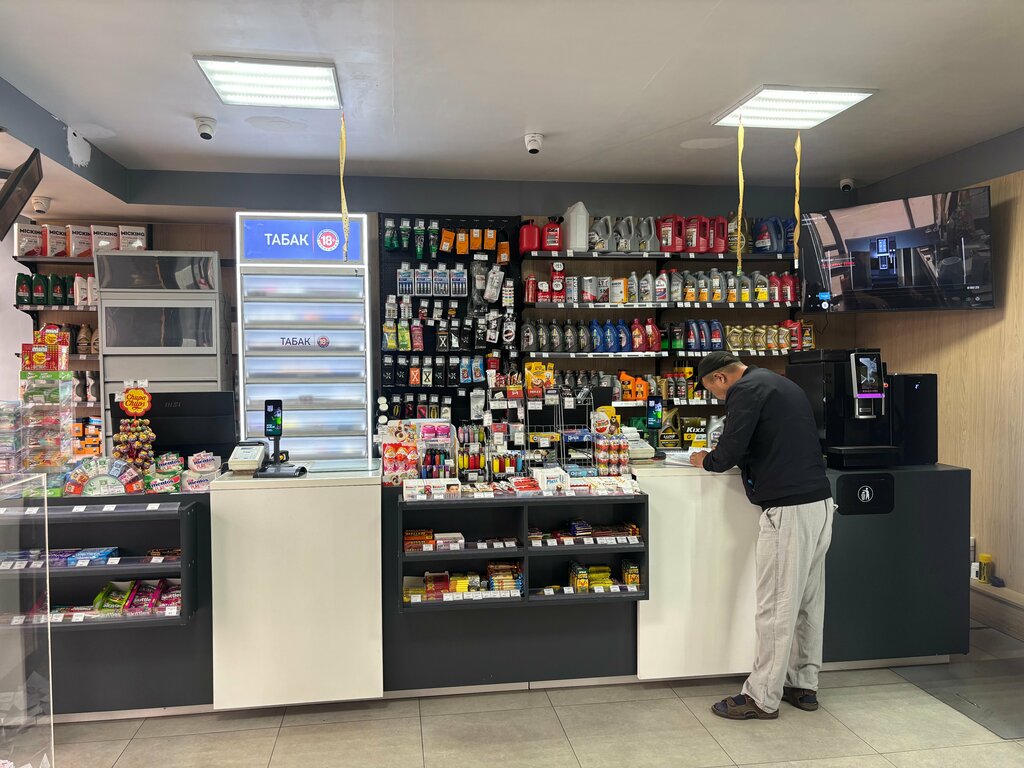 Benzin istasyonu Магистраль, Kızıl, foto