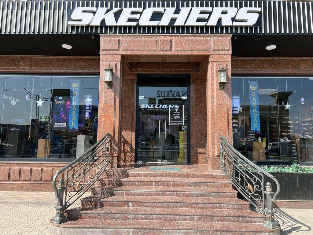 Spor giyim ve ayakkabı Skechers, Andican, foto