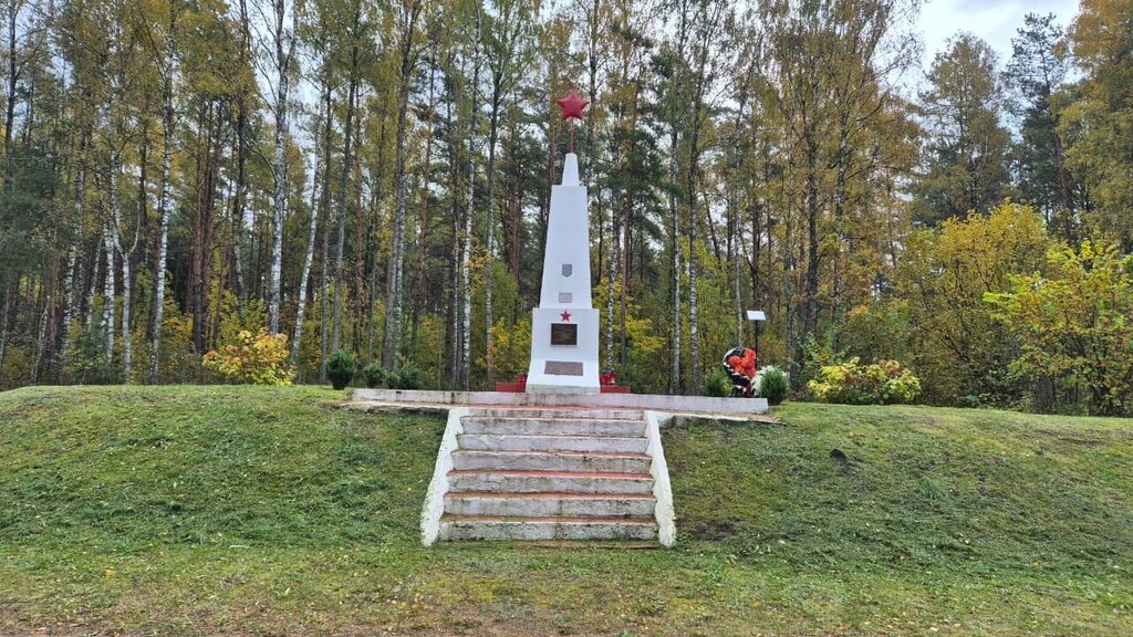 Anıt, heykel Monument, memorial, Grodnenskaya oblastı, foto