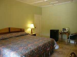 Hotel Four Seasons (Kingston), otel  Kingston'dan