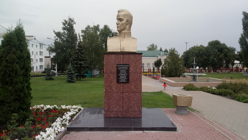 Anıt, heykel Бюст генерал-майора Александра Степановича Костицина, Novy Oskol, foto
