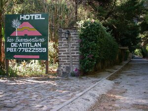 San Buenaventura de Atitlan (Calle de Finca San Buenaventura, Panajachel, Sololá 07010 ), otel  Panajachel'den