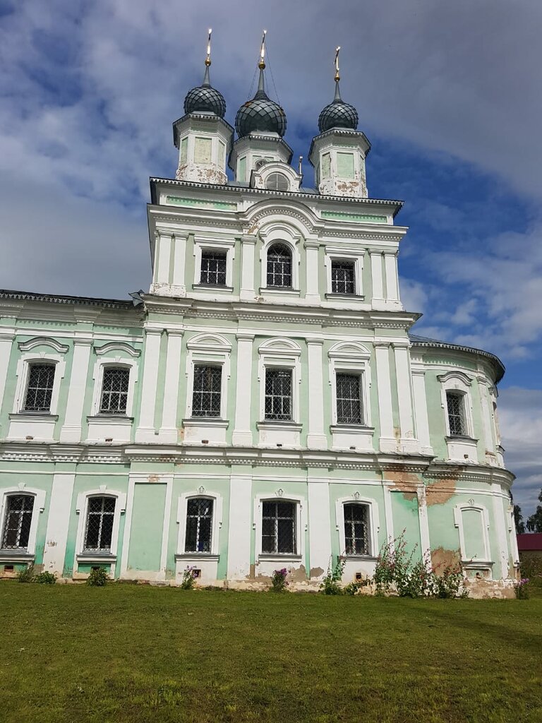Ortodoks kiliseleri Tserkov Troitsy Zhivonachalnoy v Voshchazhnikovo, Yaroslavskaya oblastı, foto