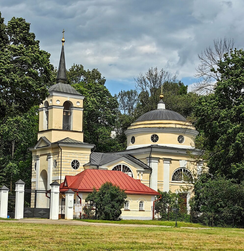 Ortodoks kiliseleri Preobrazheniya Gospodnya v Spasskom-Lutovinovo Church, Orlovskaya oblastı, foto