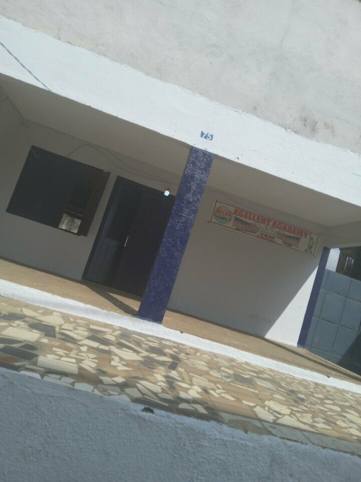 Ortaokul Atlas Excellent Academy, Abican, foto