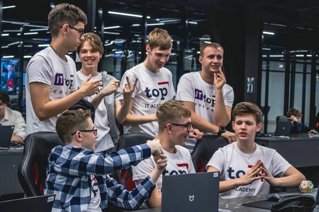 Yüksekokul Top IT College, Novosibirsk, foto