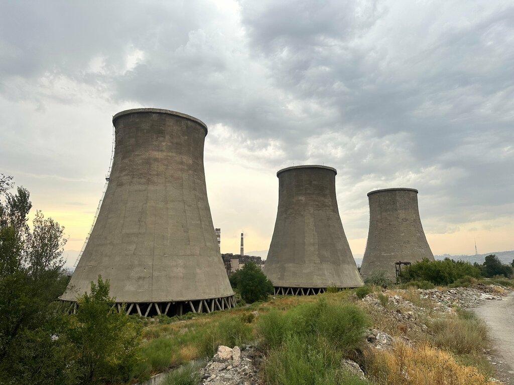 Elektrik santrali Old Yerevan Thermal Power Plant, Erivan, foto