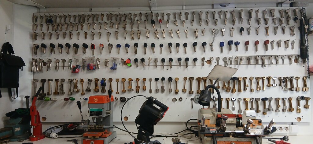 Ayakkabı tamiri Izgotovleniye klyuchey, Remont obuvi, Novosibirsk, foto