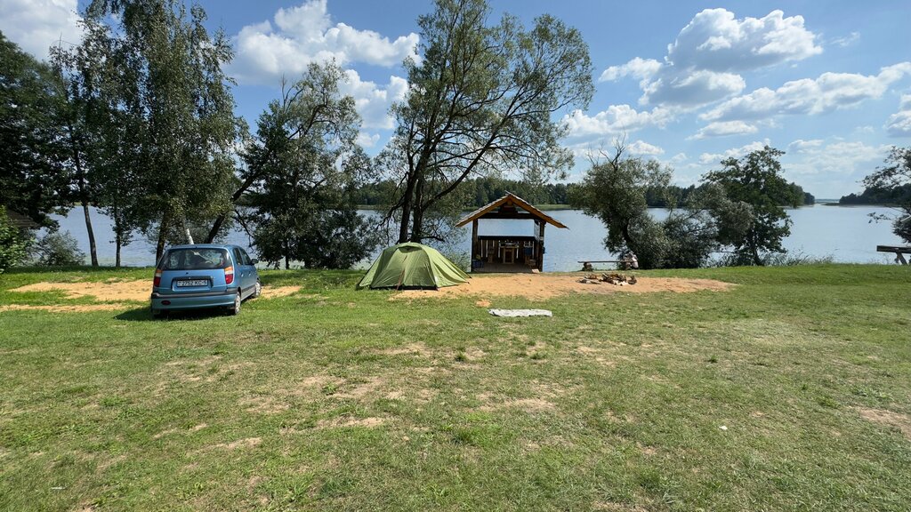 Piknik alanı Зона отдыха Лебединый берег, Minskaya oblastı, foto