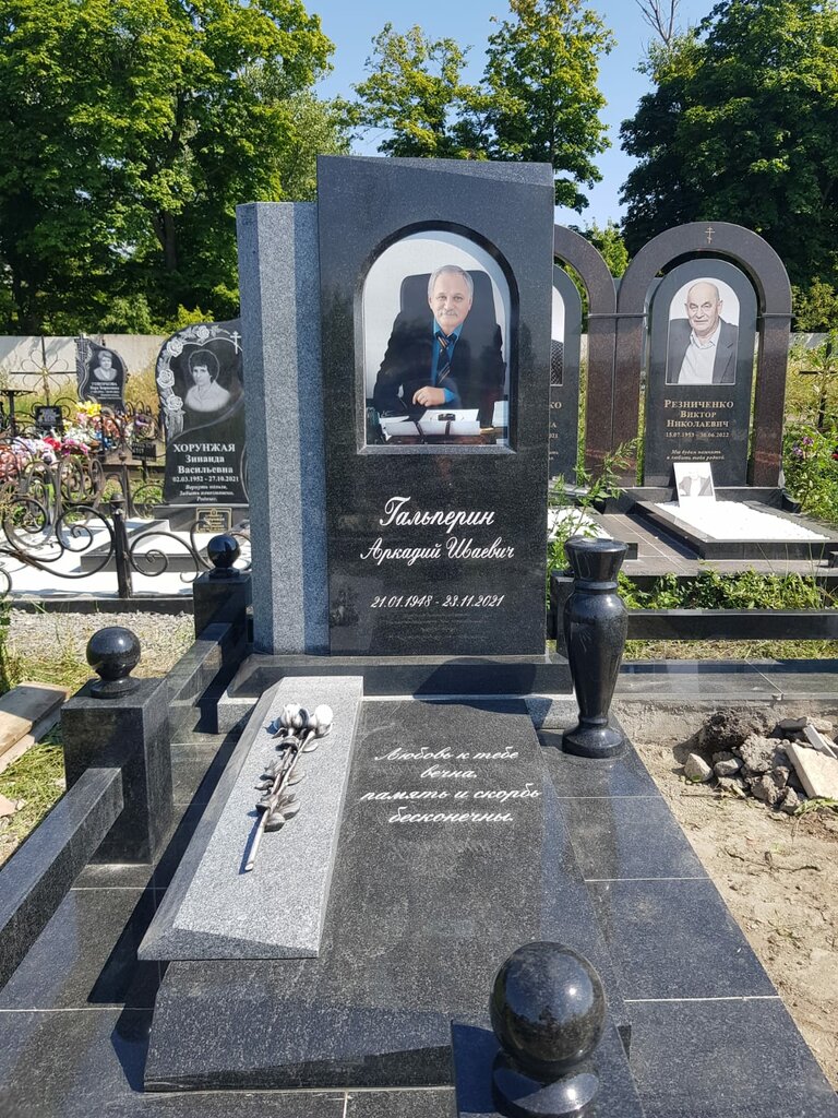Heykel ve mezarlık taşı üreticileri Mineev Grupp, Simferopol (Akmescit), foto