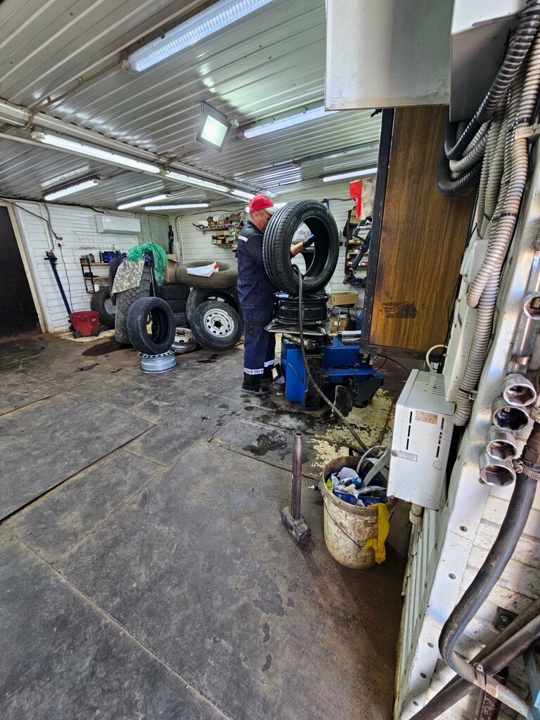 Oto lastik tamiri Shinny tsentr 5 koles, Kirovskaya oblastı, foto