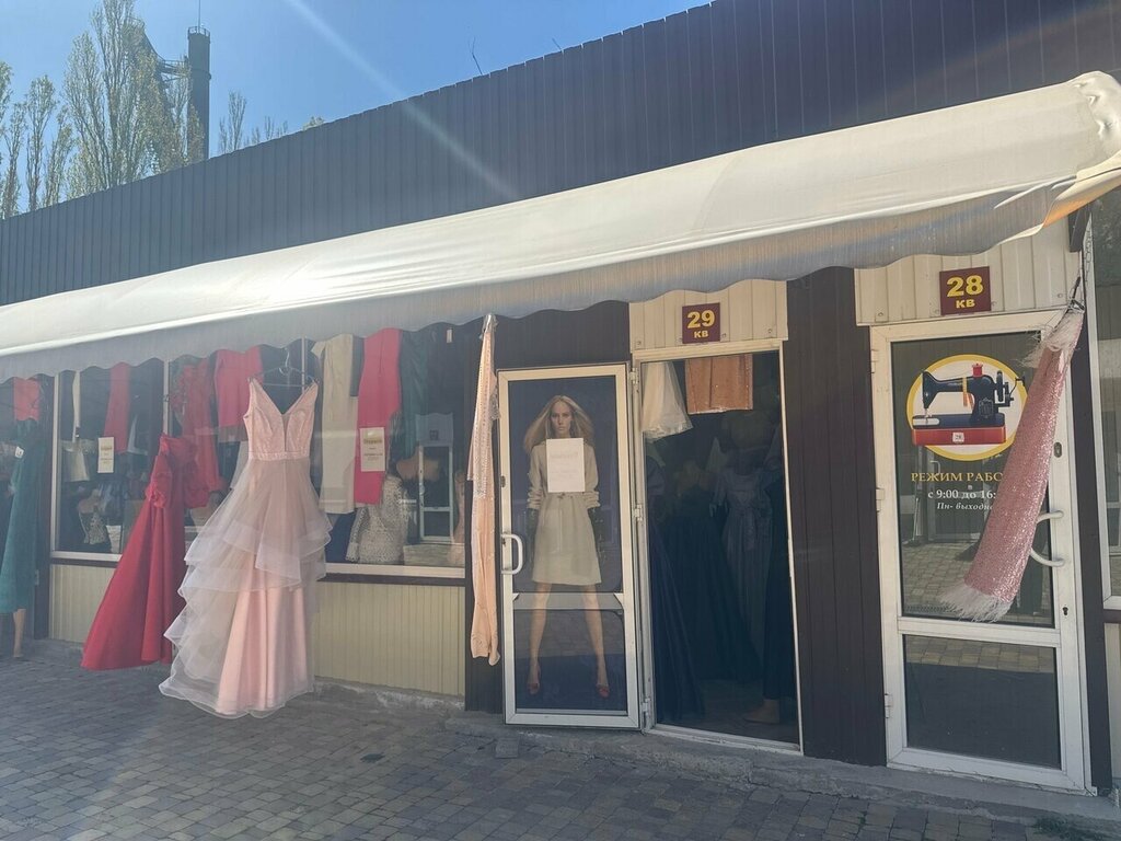 Giyim pazarı Вечерние платья, Simferopol (Akmescit), foto