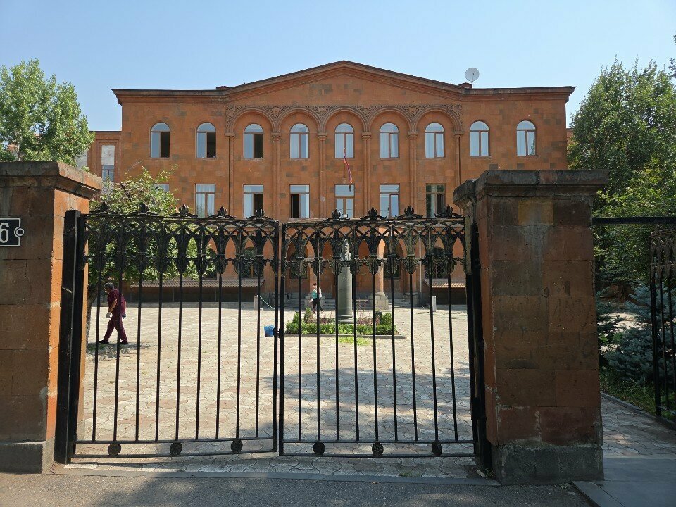 Ortaokul Yerevan basic school № 55 named after Anton Chekhov, Erivan, foto