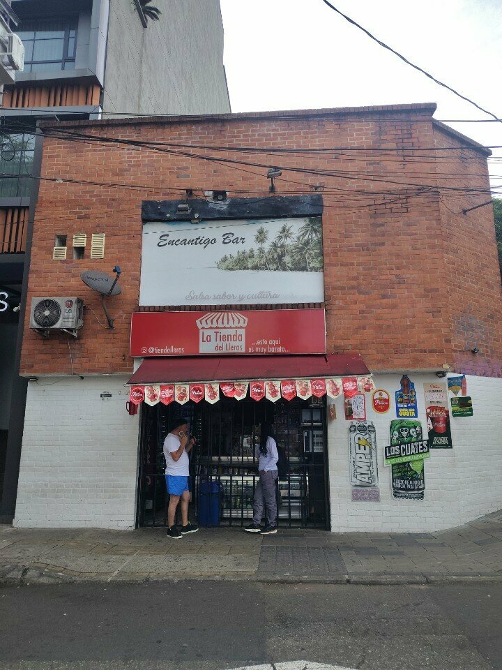 Alkollü içecekler Lleras's Little Store, Medellin, foto