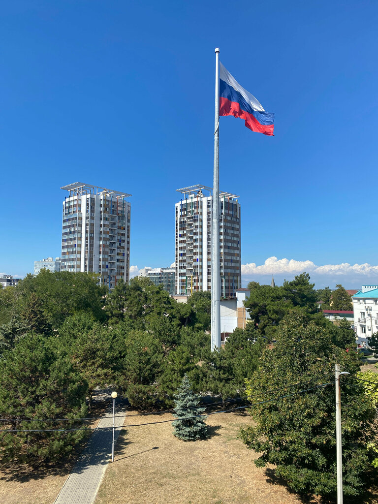 Unutulmaz olayların yeri Флаг России, Anapa, foto