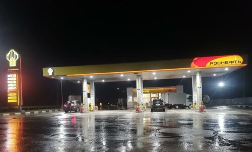 Benzin istasyonu Rosneft, Kalujskaya oblastı, foto