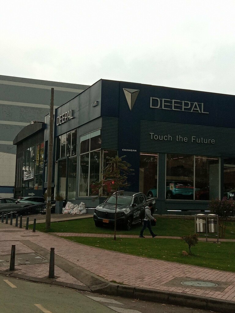 Otomobil satış galerileri Deepal Vardi, Bogota, foto