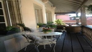 Chambres d'Hôtes Le Balcon du Prince (Place Saint Martin No:21, Montbéliard), otel  Montbéliard'dan