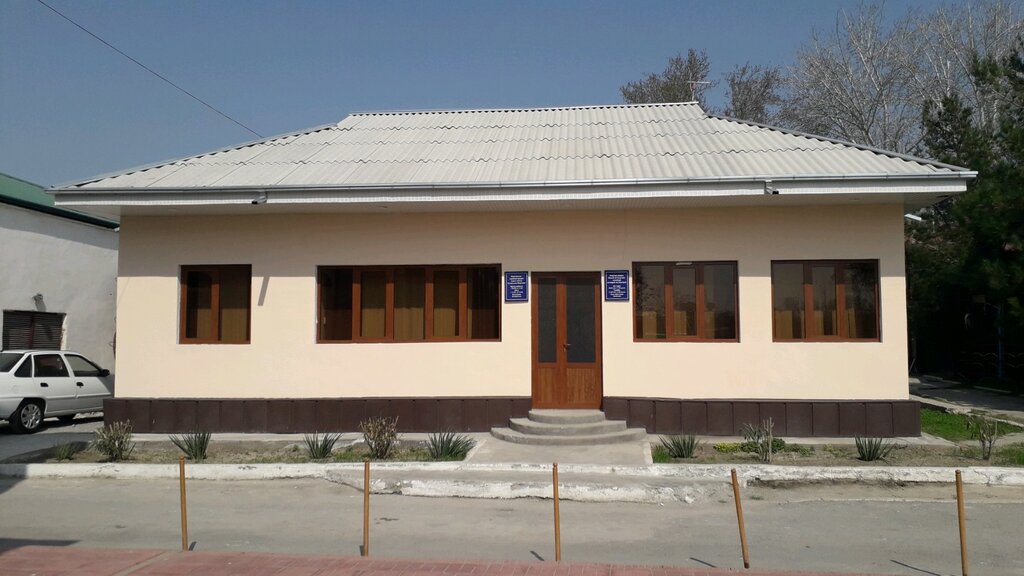Belediyeler, devlet daireleri Ahmad al-Fergani Park Administration, Fergana, foto