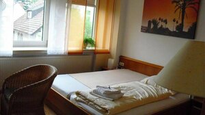 Hotel Handelshof (North Rhine-Westphalia, Herford, Bünde, Wilhelmstraße), otel  Bünde'den