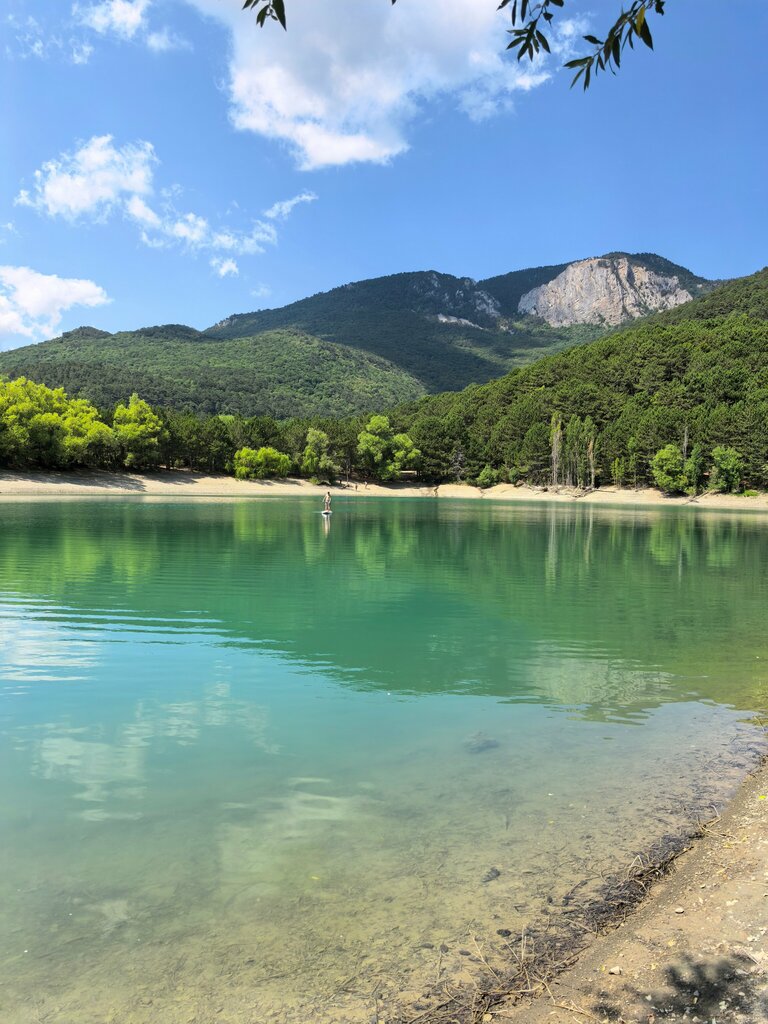 Mangal veya barbekü alanı Barbecue area, Kırım Cumhuriyeti, foto