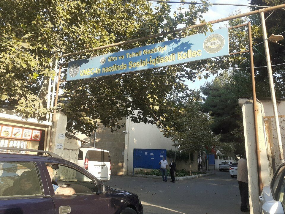 Yüksekokul Baki Dovlet Sosial-Iqtisad Kolleci, Bakü, foto