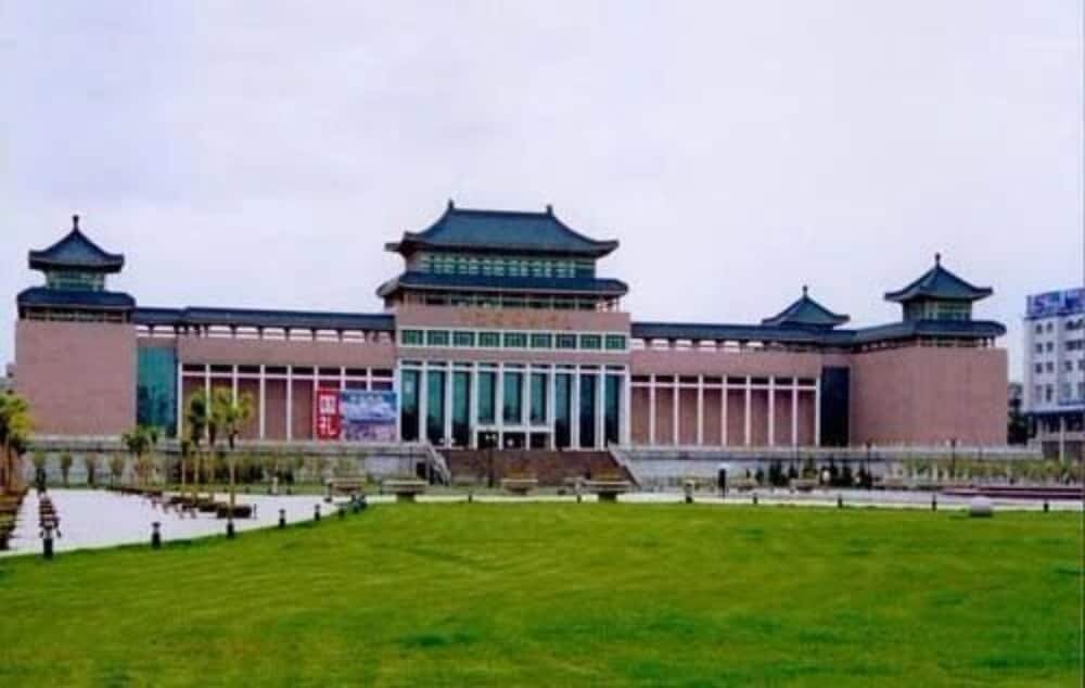 Otel Xining Wusi Hotel, Xining, foto