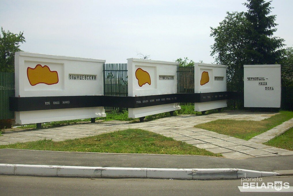 Park, sokak heykeli Памятник отселенным деревням, Gomelskaya oblastı, foto