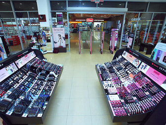 Kozmetik ve parfümeri mağazaları Sephora - Ile De Beaute, Çita, foto