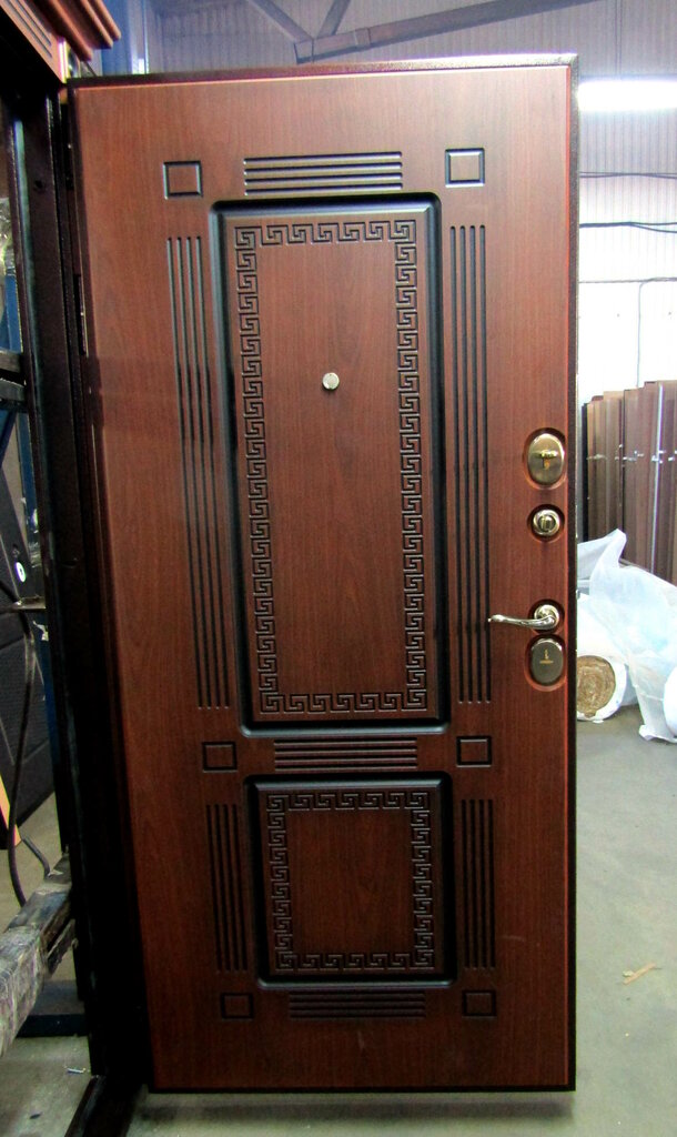 Kapılar Mir stalnykh dverey, Kotelniki, foto