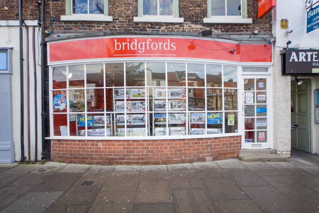 Arazi dizisi Bridgfords Sales and Letting Agents Yarm, İngiltere, foto
